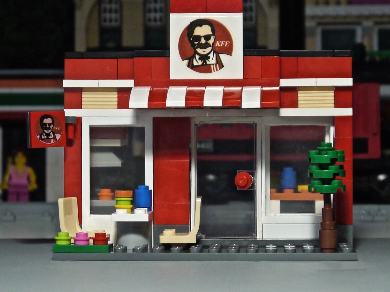 It's Not Lego: Hsanhe 6411-1 Not Lego KFC Shop Set Review