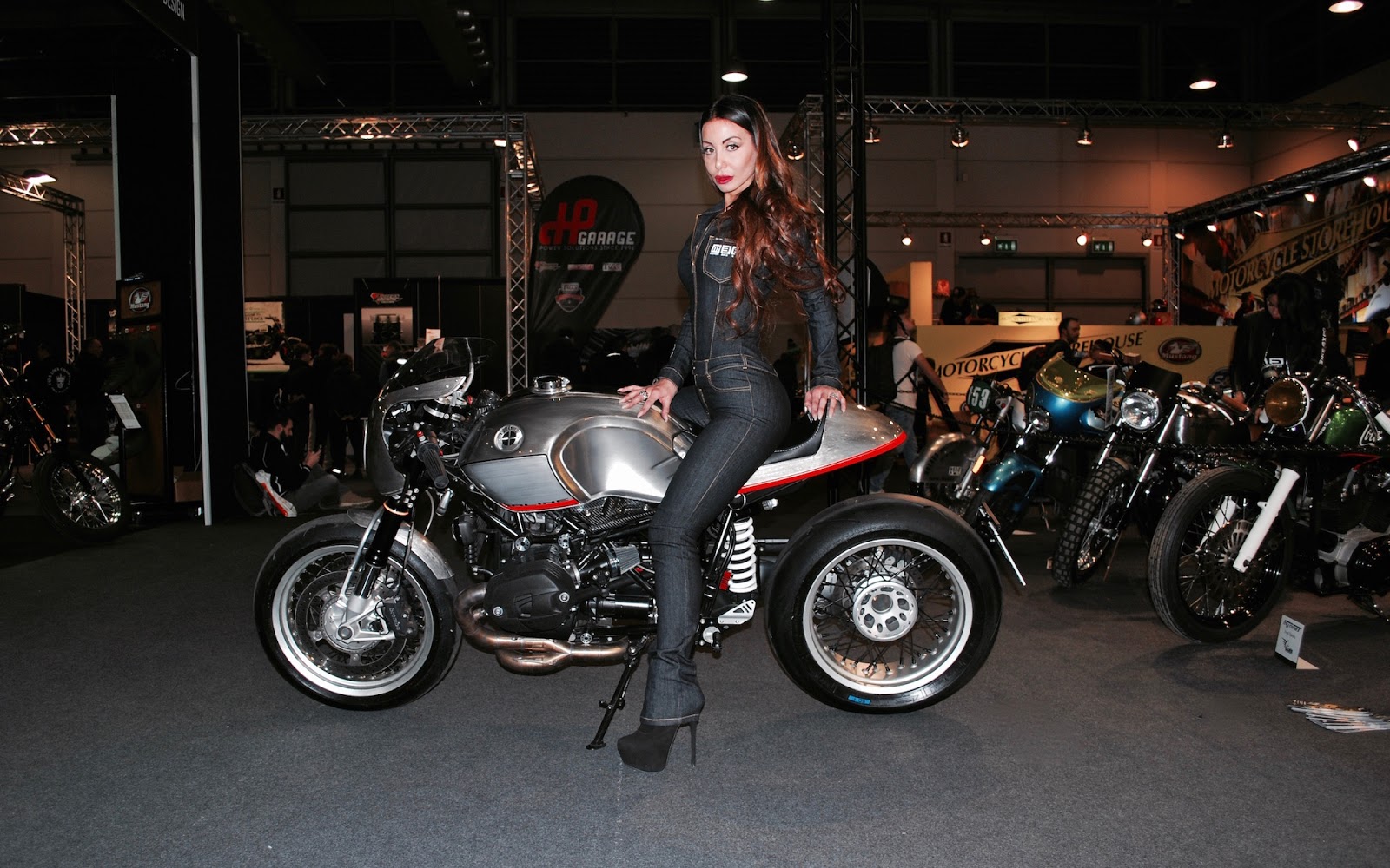 The model and the Nine-T - Inazuma café racer