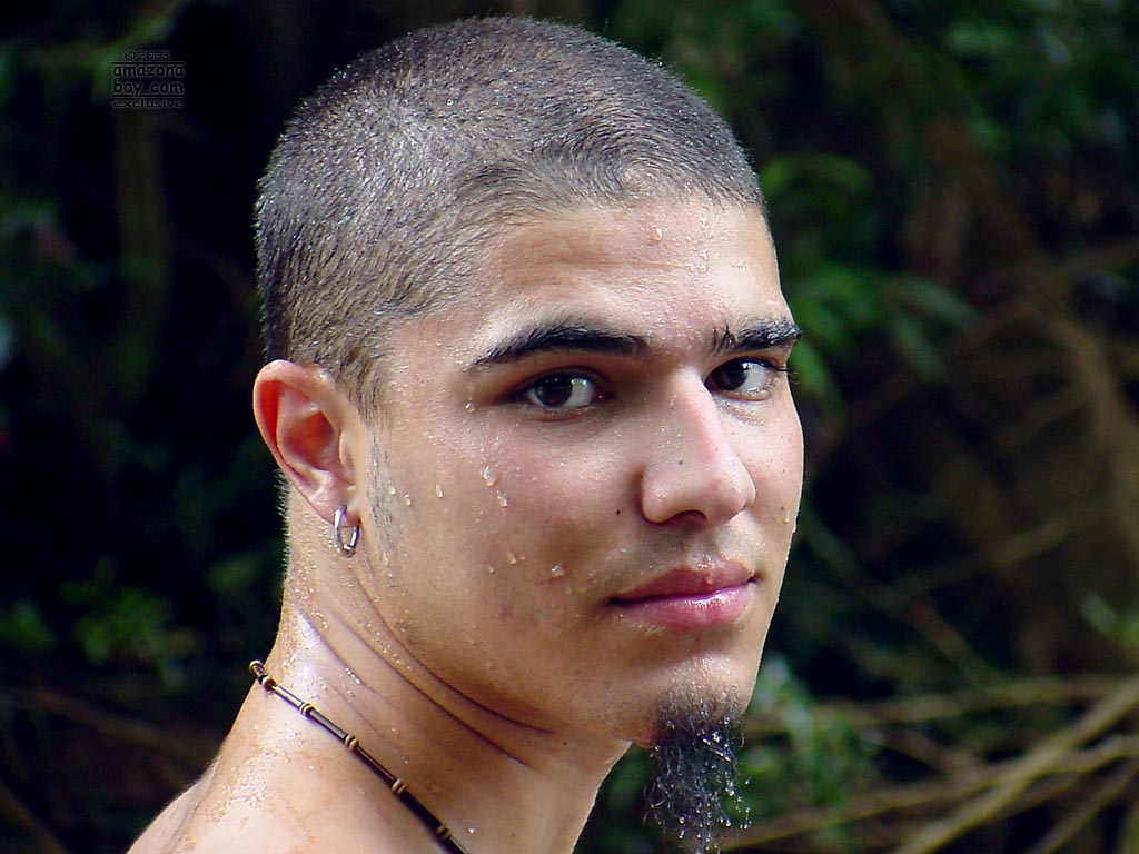 Blogs Planetacor - MILHARES DE FOTOS DE HOMENS NUS: AMAZONABOY - JOGANDO A PORRA NO RIO