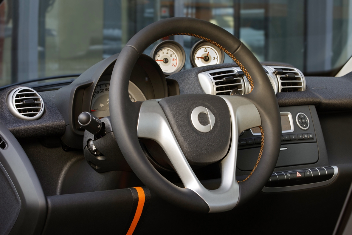 APRESENTAÇÃO: Edição especial Smart fortwo night orange - COCKPIT AUTOMÓVEL