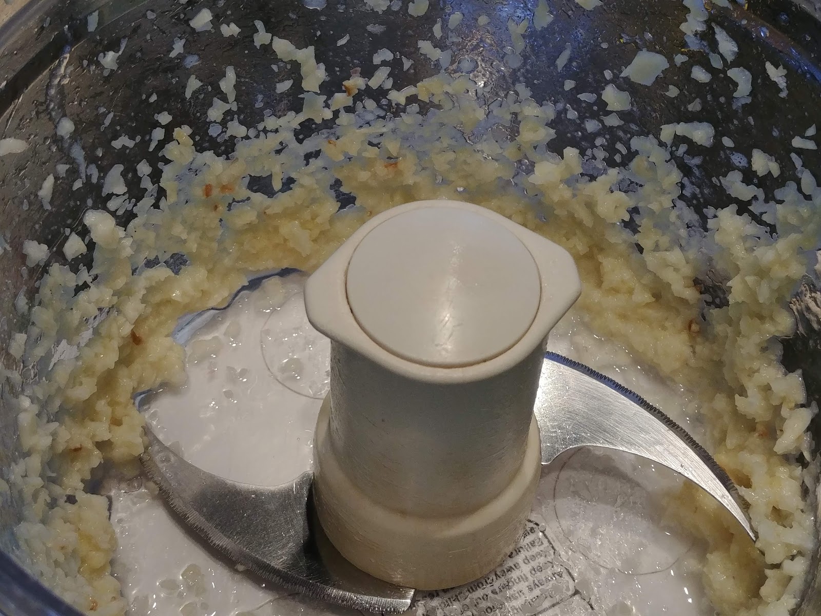 Honey on a razor blade: Toum: fiery garlic sauce (without eggs)