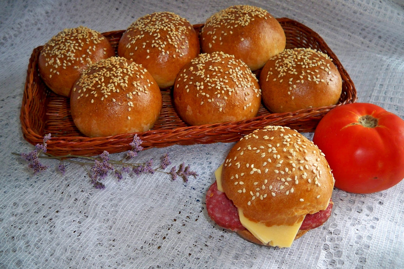 Кулинарная интрига: Молочные булочки для гамбургеров