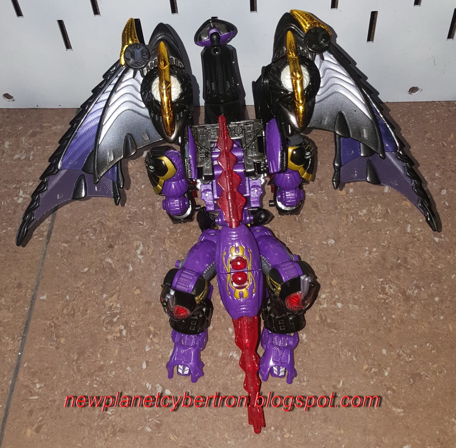 New Planet Cybertron: Transformers Review: Gigatron (Car Robots)