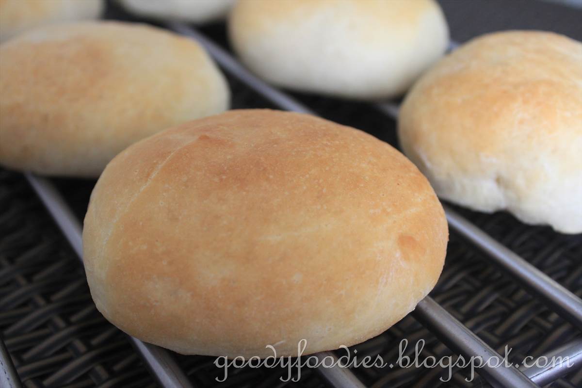GoodyFoodies: How to Make Your Own Hamburger Buns