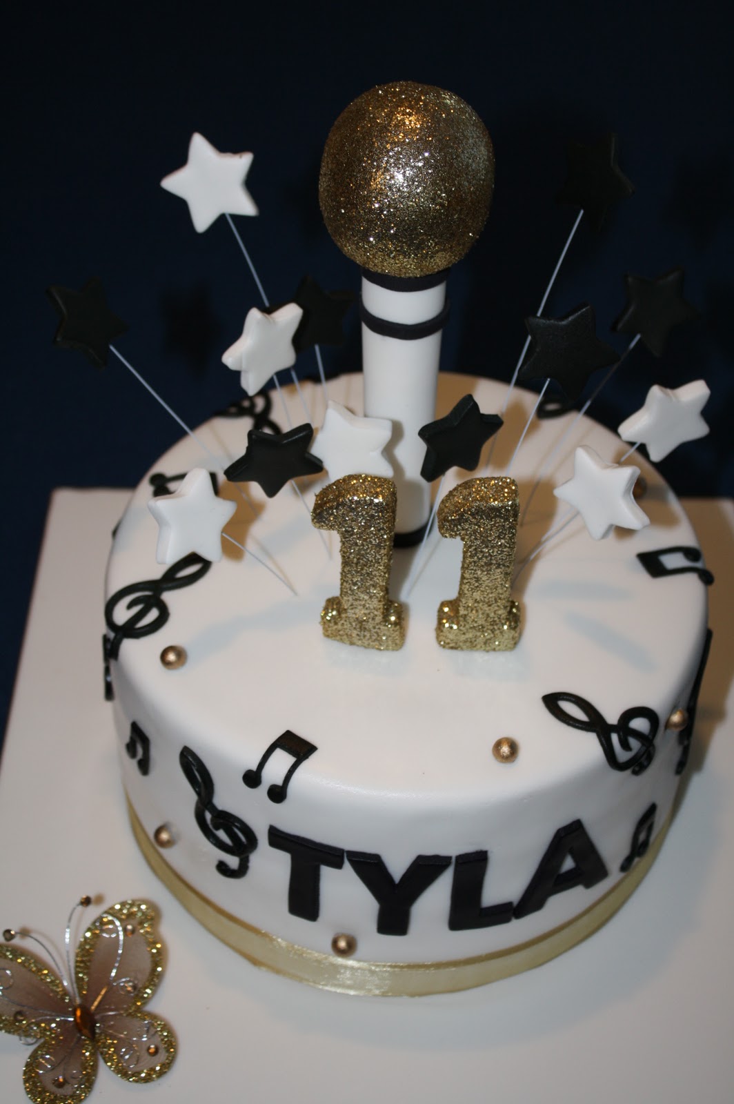 Sandy's Cakes: Tyla's Musical Cake
