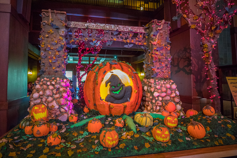 Tales of the Flowers: Halloween Pump-"cake" Patch at the Grand ...