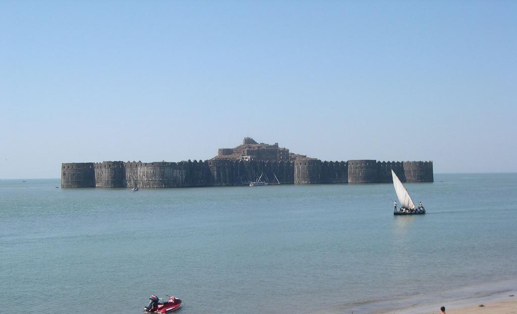 Undiscovered Indian Treasures: Janjira Fort: Unconquered Emerald of ...