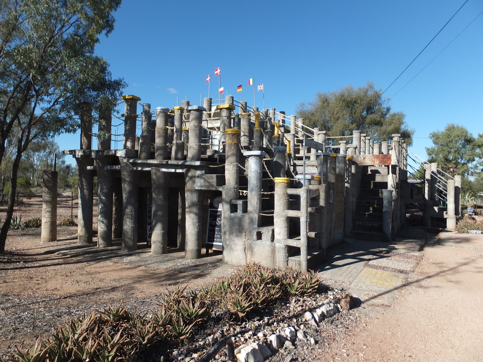 "THE LEYLAND SISTERS": LIGHTNING RIDGE - POPULATION: