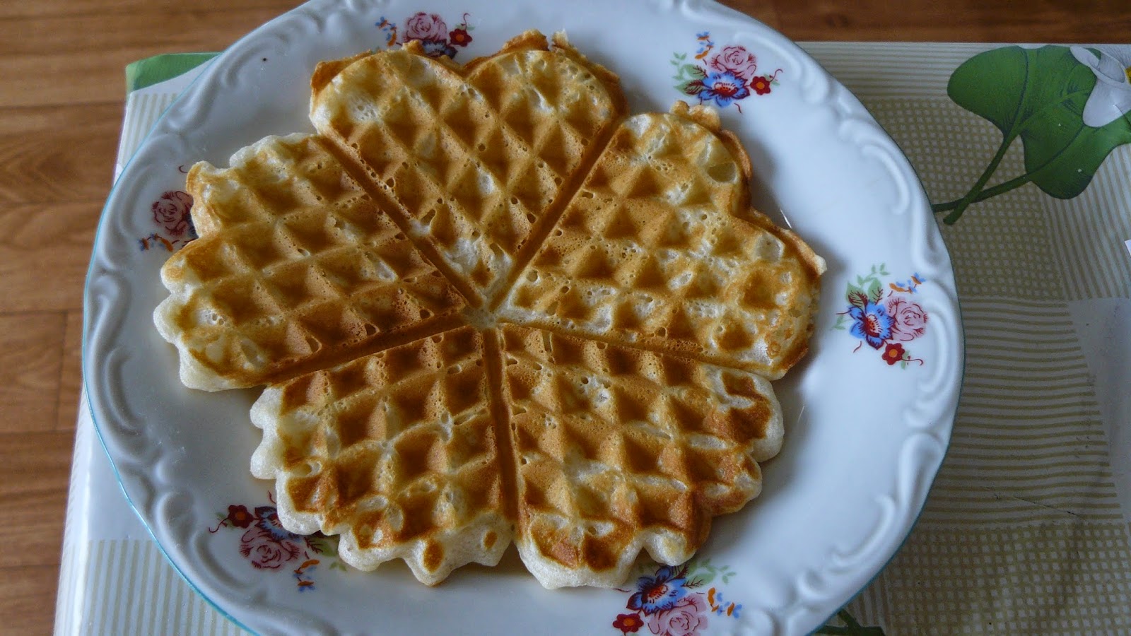 home made easy cakes: Easy and simple waffles
