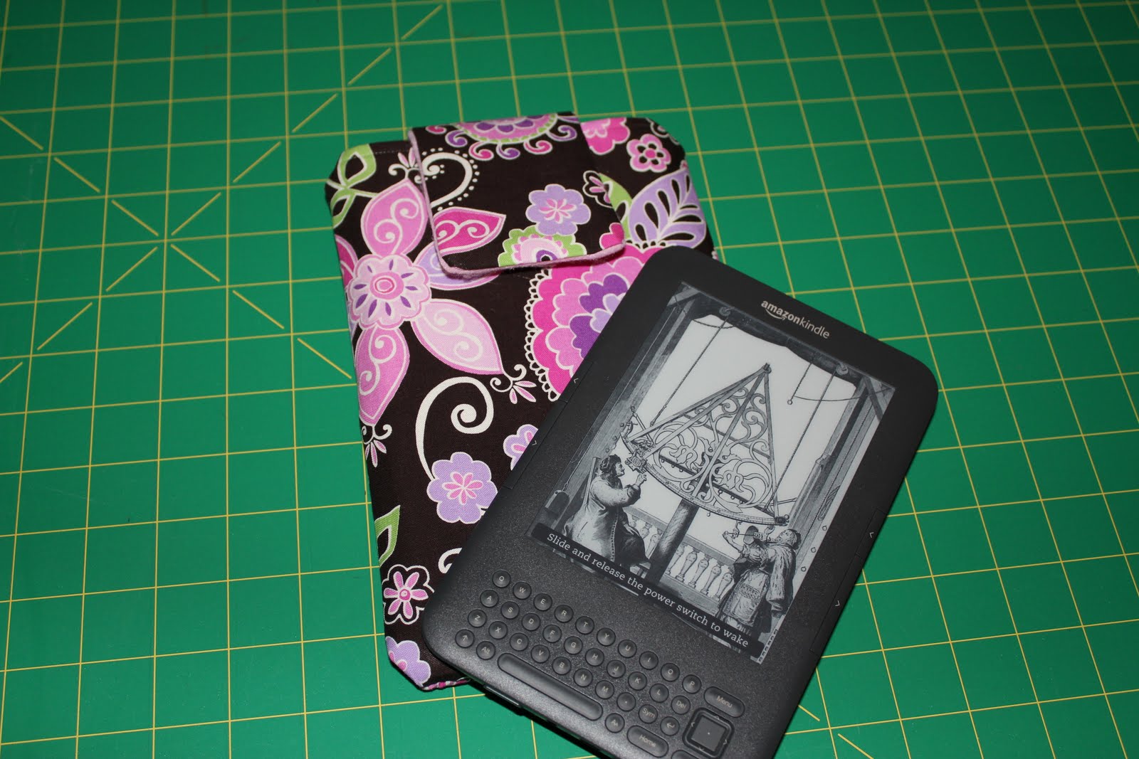 Southern Girl Creations: Tutorial: How to Make a Kindle Cover