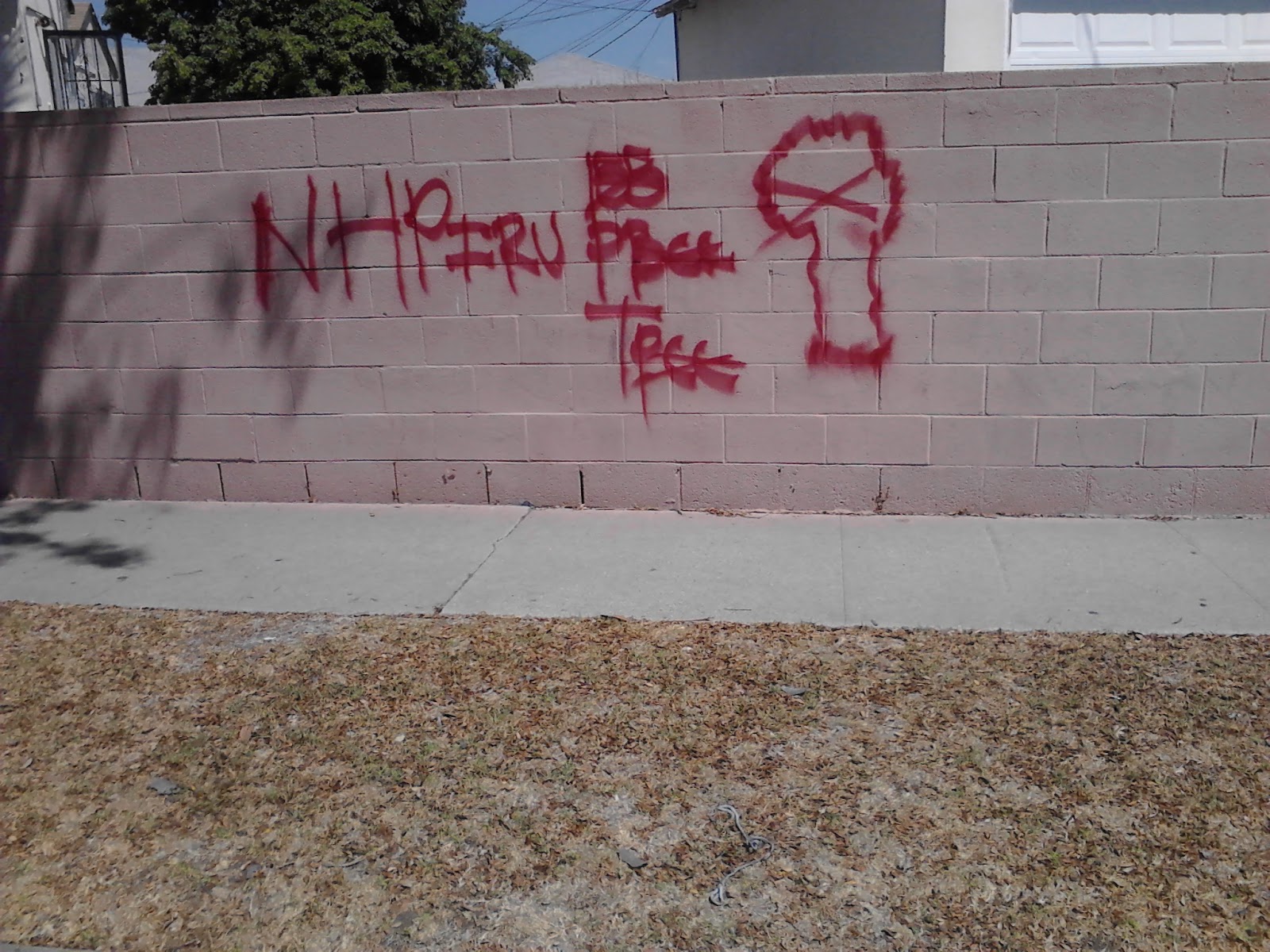 blood gangs graffiti: neighborhood piru ( Compton , NHP )