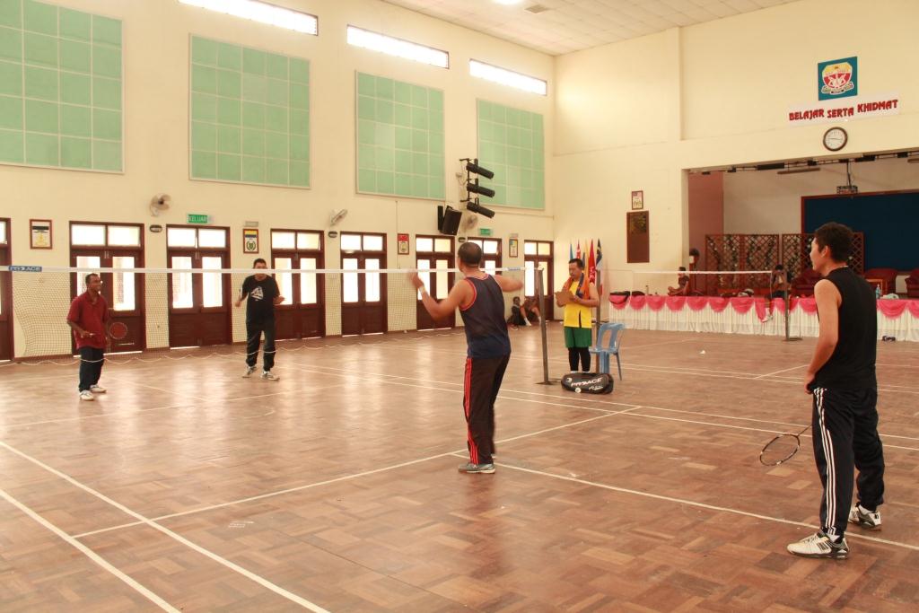 Kelab Keluarga dan Kakitangan PUSPEN Muar: PERTANDINGAN BADMINTON CCRC ...
