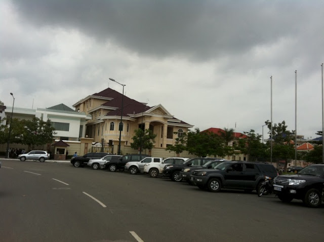 KI Media: Unusual high number of cars in front of Hun Xen's house in ...