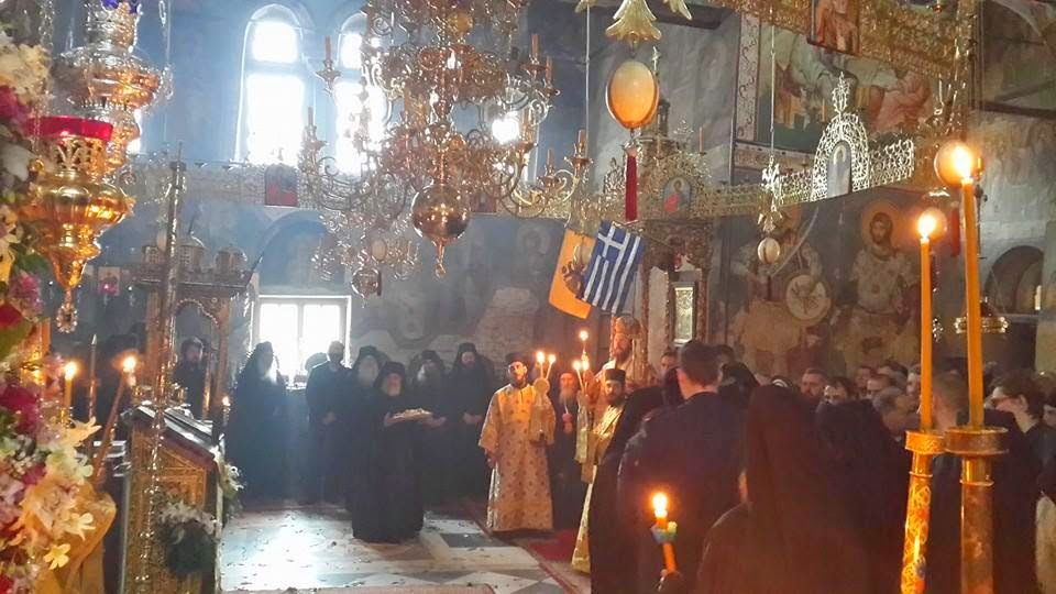 ΑΦΙΕΡΩΜΑ - Δευτερα του Πασχα στο Αγιον Ορος: Η λιτανευση της Εφεστιας ...