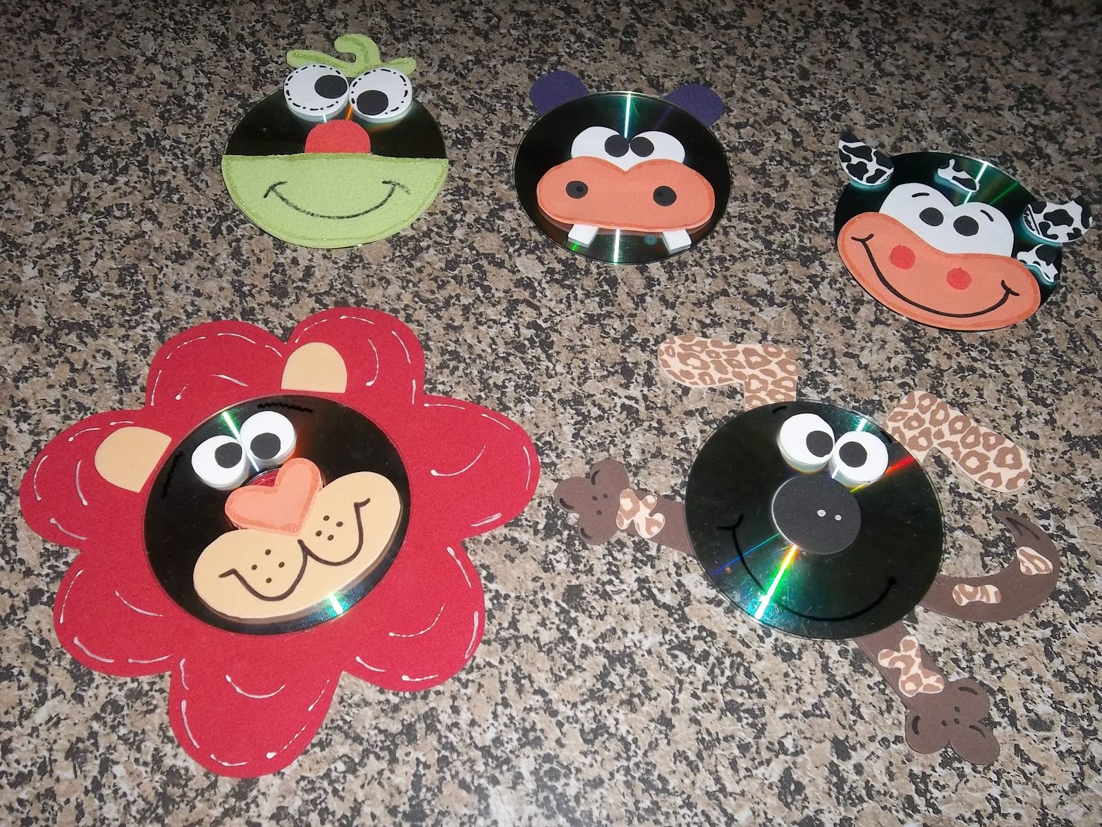 Cantinho da Tia Ká: Animais de CD