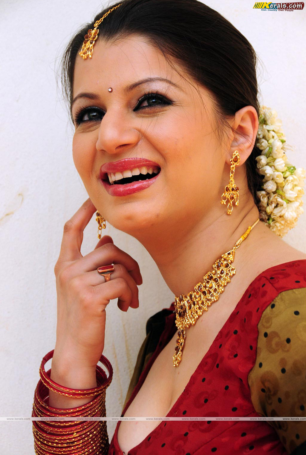 Charu - JungleKey.in Image