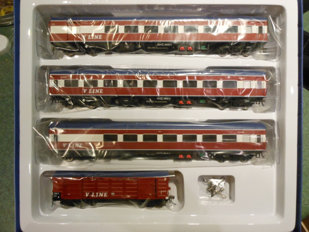 Andrew's Main South Line: Auscision N cars