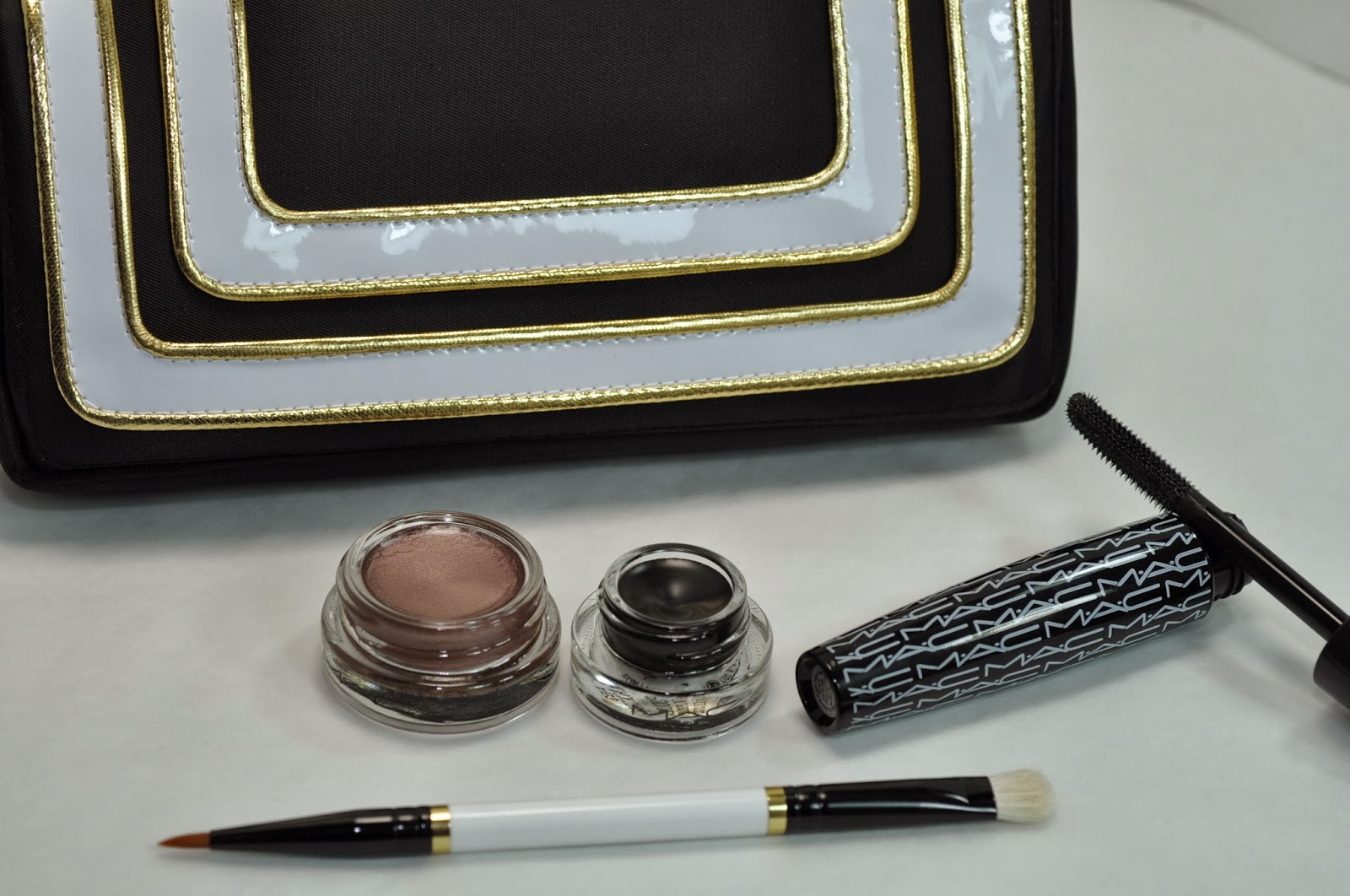 MAC Holiday 2013: Stroke of Midnight Eye Bag/Violet Swatches, Review ...