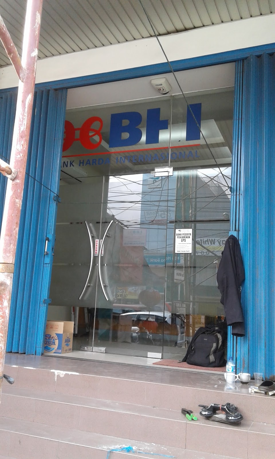 UTAMA ALUMINIUM DAN KACA: Service jendela - pintu kaca