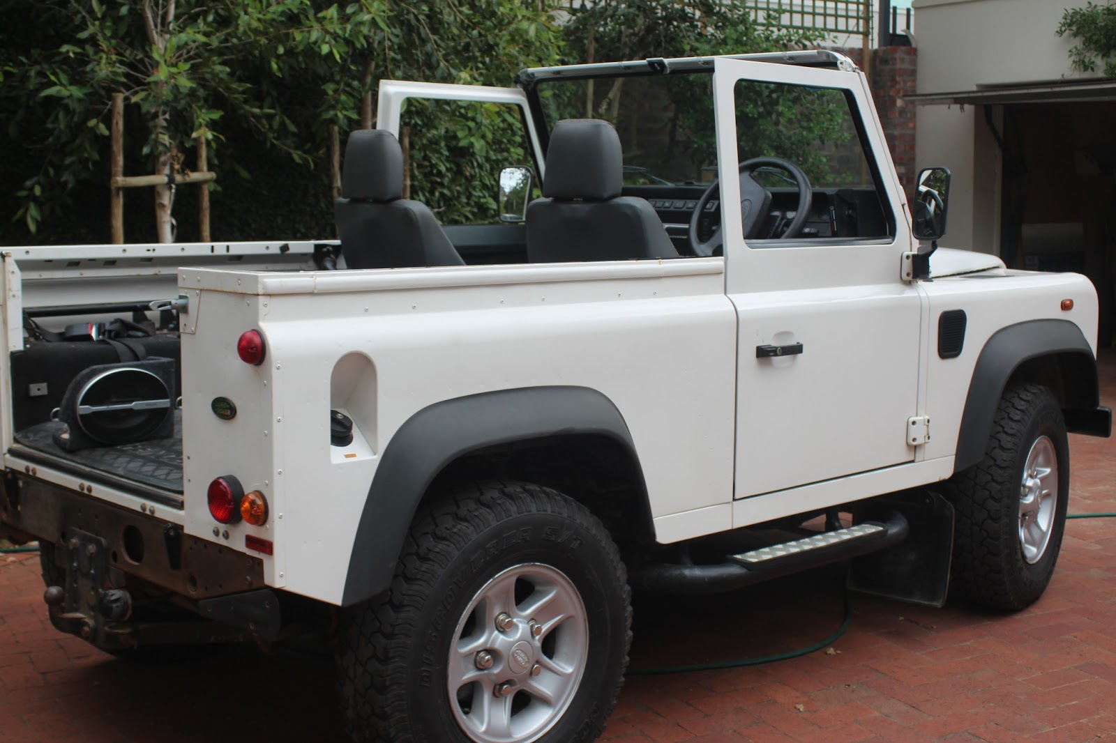 Land Rover Defender 90 Build Up: Roof Off