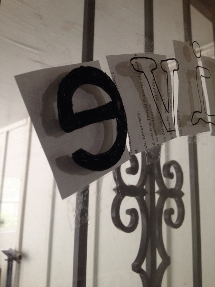 Pen & Hive: How to do Hand Lettering on Glass and Cottage Entrance Reveal