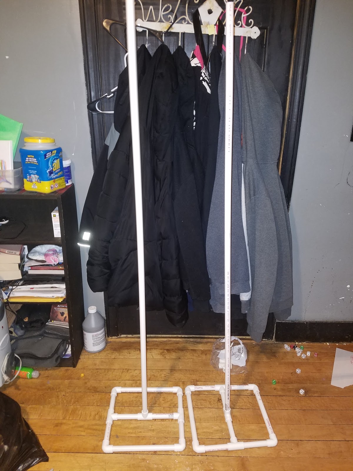 MOM Spelled Backwards Is MOM DIY Balloon Stand mom-spelled-backwards-is-mom-diy-balloon-stand