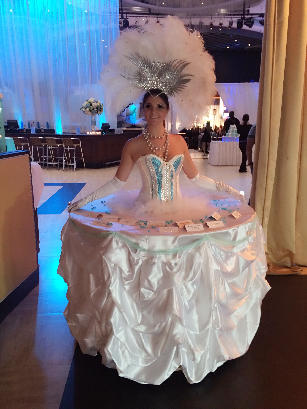 STROLLING TABLES IN MIAMI