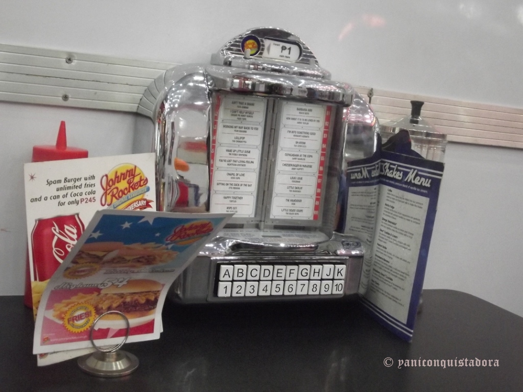 yaniconquistadora: JOHNNY ROCKETS: A Rockin' Good Way