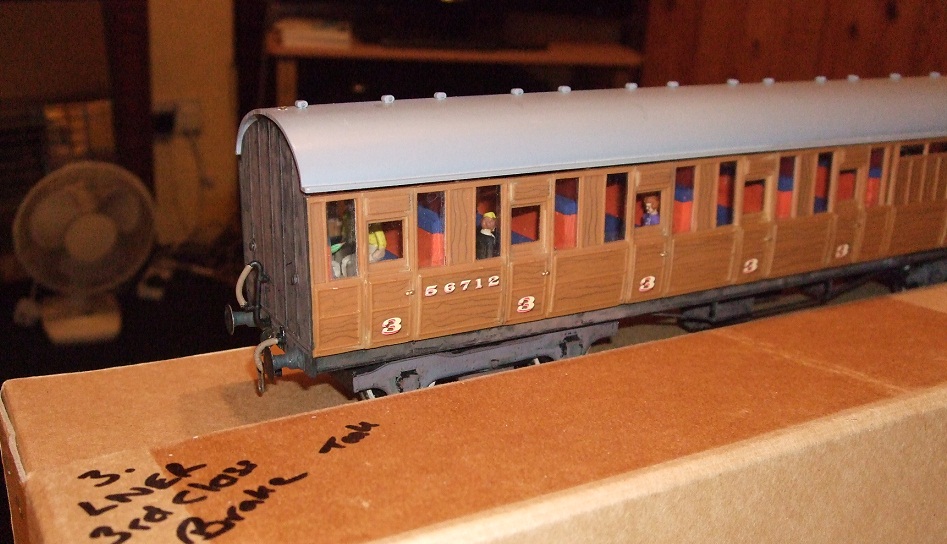 GEOFF TYLER - RAILWAY MODELLER: O GAUGE COACHES STILL AVAILABLE