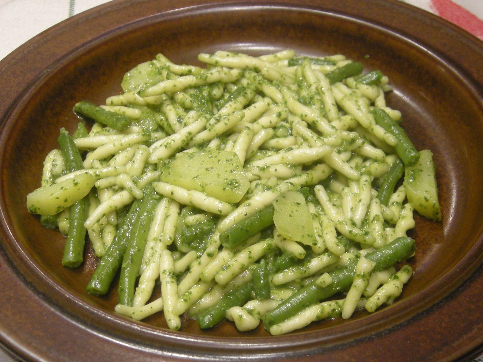 Aglio e Prezzemolo: trofie al pesto