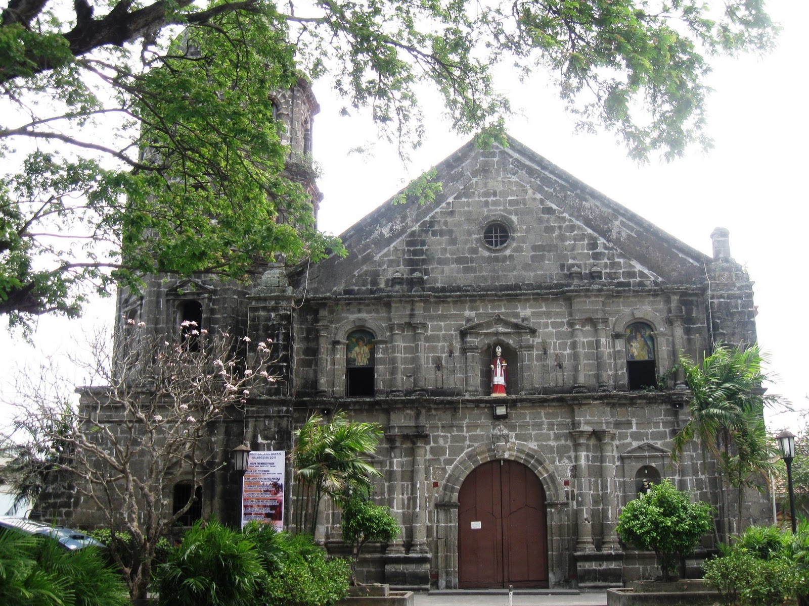 Ben Goes Where: Visita Iglesia in Laguna
