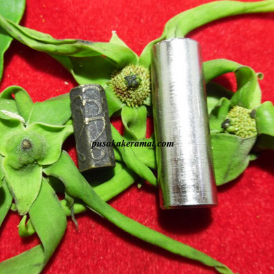 Liontin Rajah Wesi Kuning