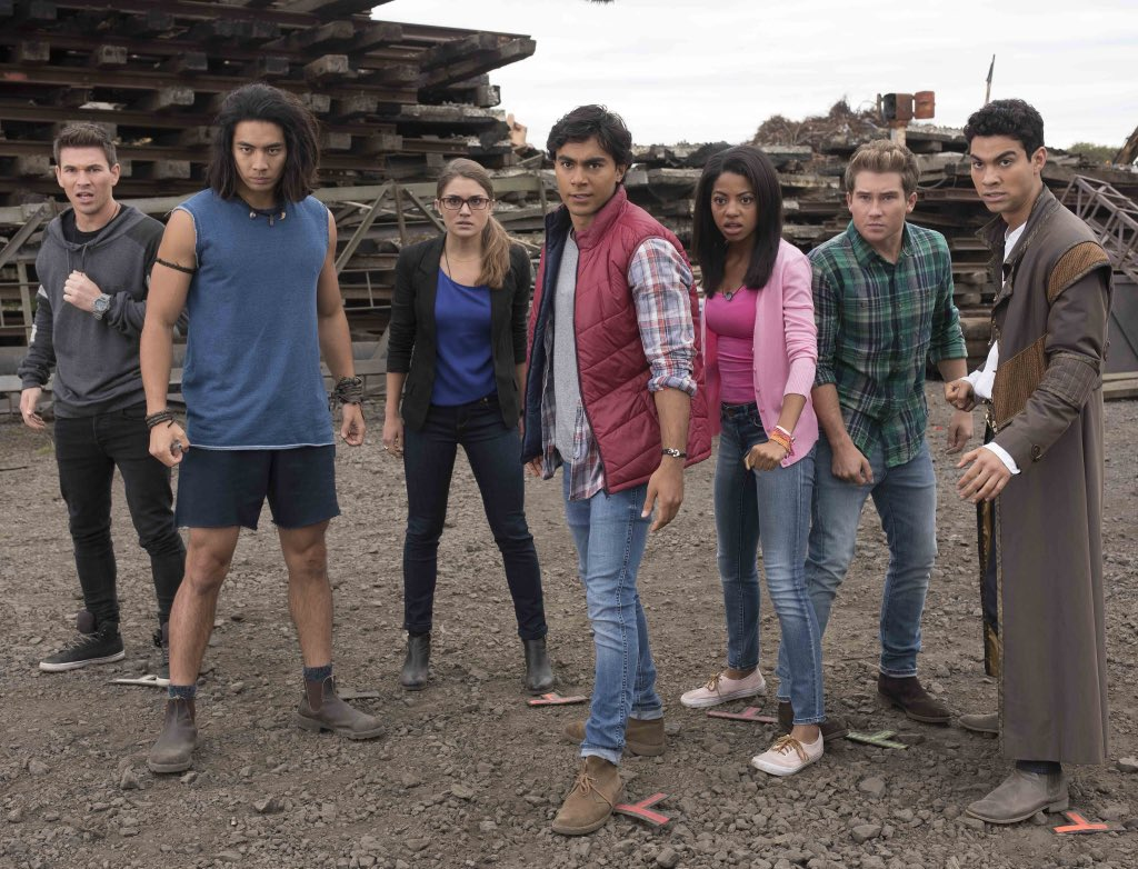 Power Rangers Dino Super Charge | Primeiro episódio, "When Evil Stirs"