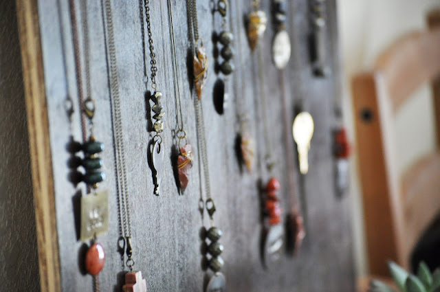 Pie N' the Sky: DIY // NECKLACE DISPLAY