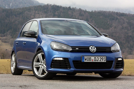 Style and eco-friendly features ( Volkswagen The New Golf TSI ...