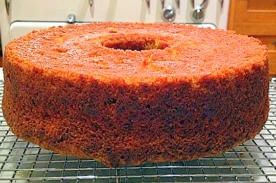 A Cake Bakes in Brooklyn: Colonial Carrot Pecan Cake