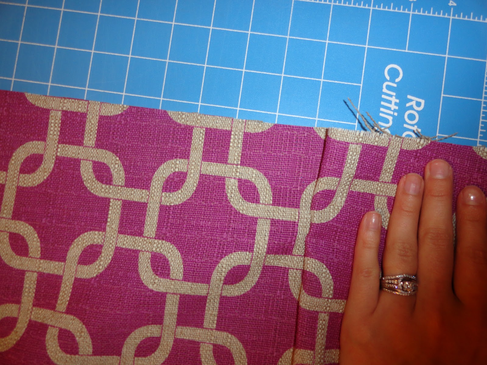 MAID2be : All Things Sewing: Tutorial: How to Make a Shower Curtain
