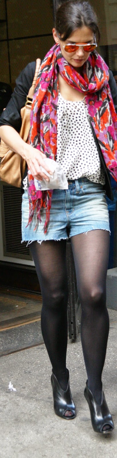 Celebrity Legs and Feet in Tights: Katie Holmes` Legs and Feet in Tights 6