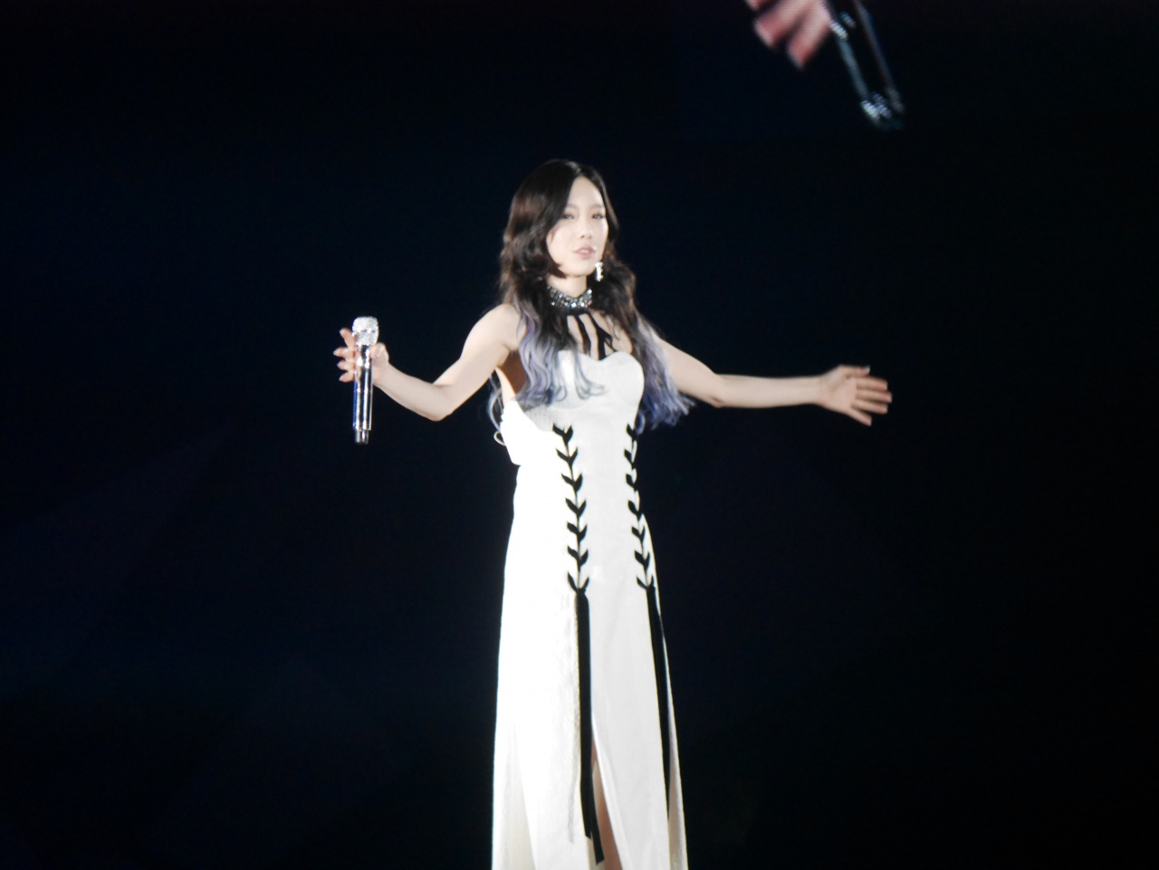 See SNSD TaeYeon's pictures from her 'PERSONA' concert in Hong Kong ...