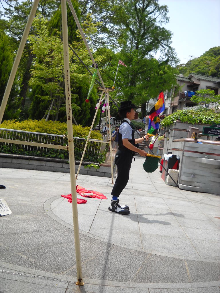 Daily Glimpses of Japan: Street Circus In Japan
