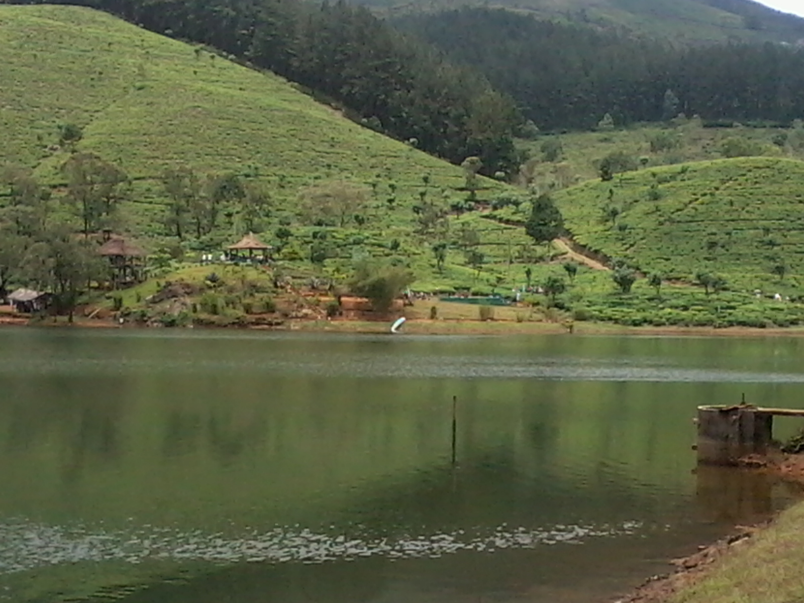 A PLACE TO SPENT YOU HOLIDAYS IN SRI LANKA: Sembuwaththa Lake