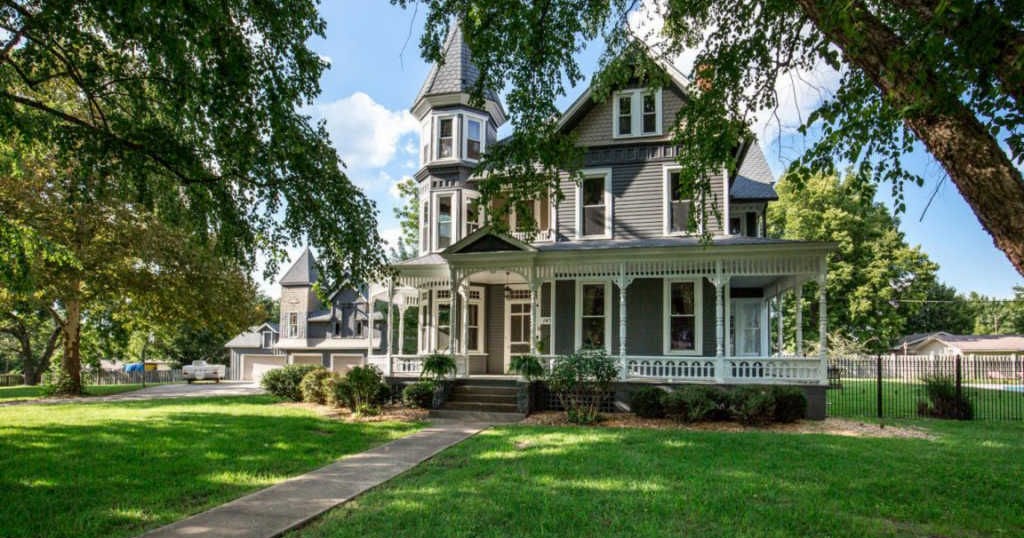 Sweet House Dreams: 1886 Victorian in Springfield, Missouri