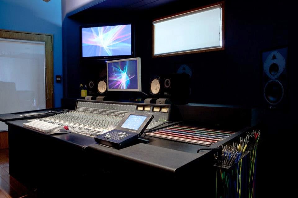 " Questões e Argumentos": LOUD FACTORY