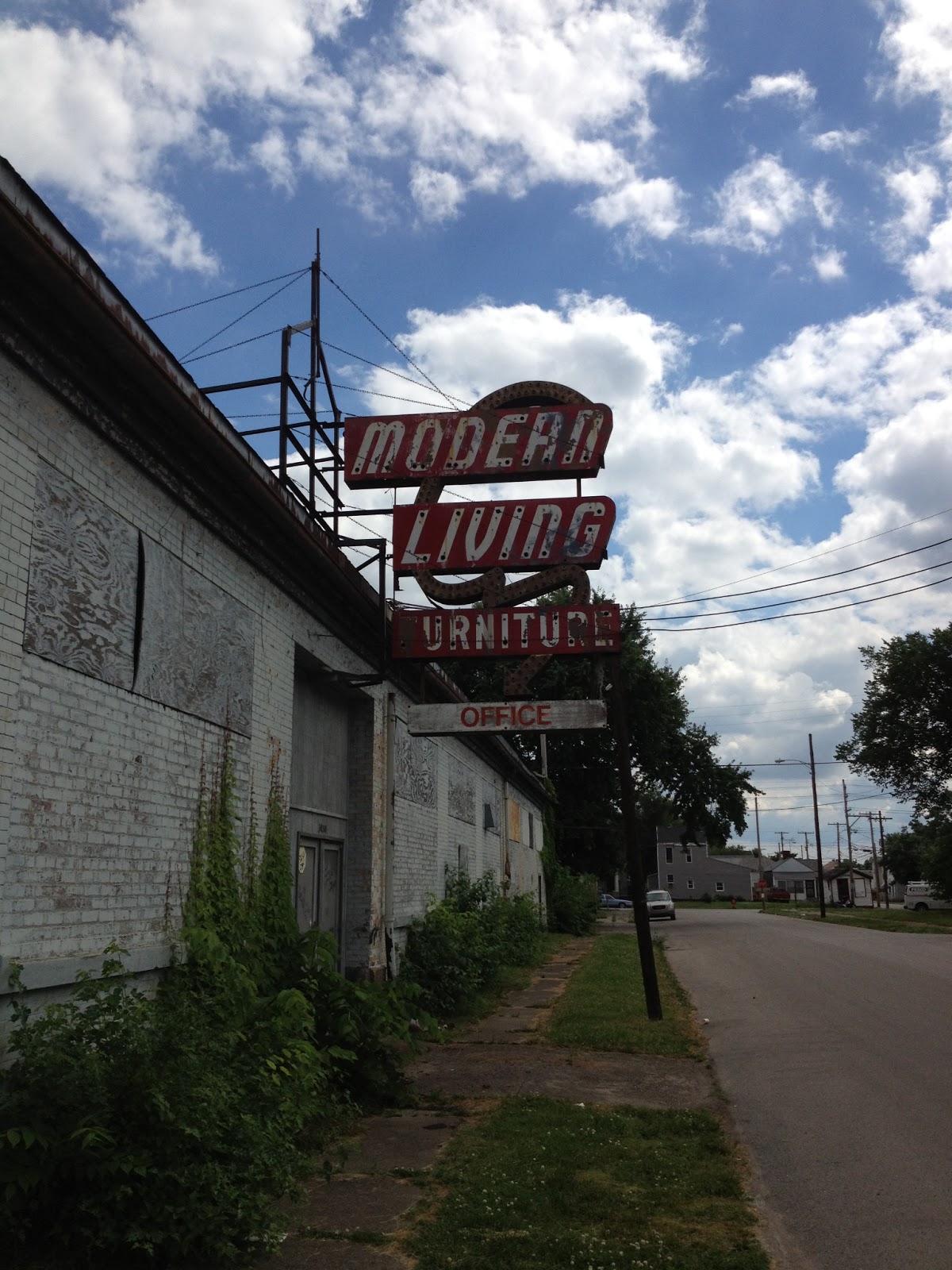 Looking for places that have old / iconic neon signs in Louisville! : r ...