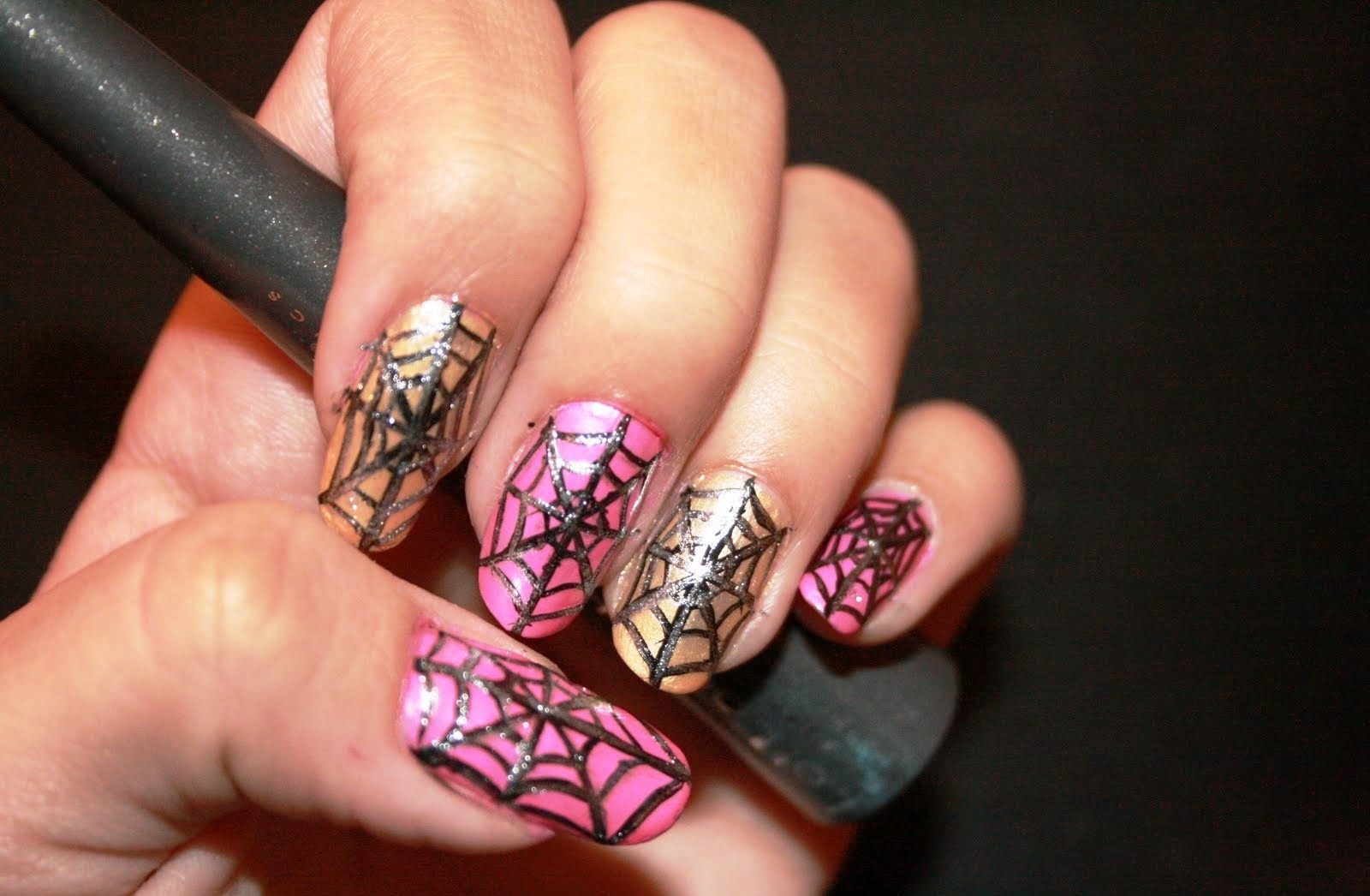 Hollywood Trendy: Nail Designs