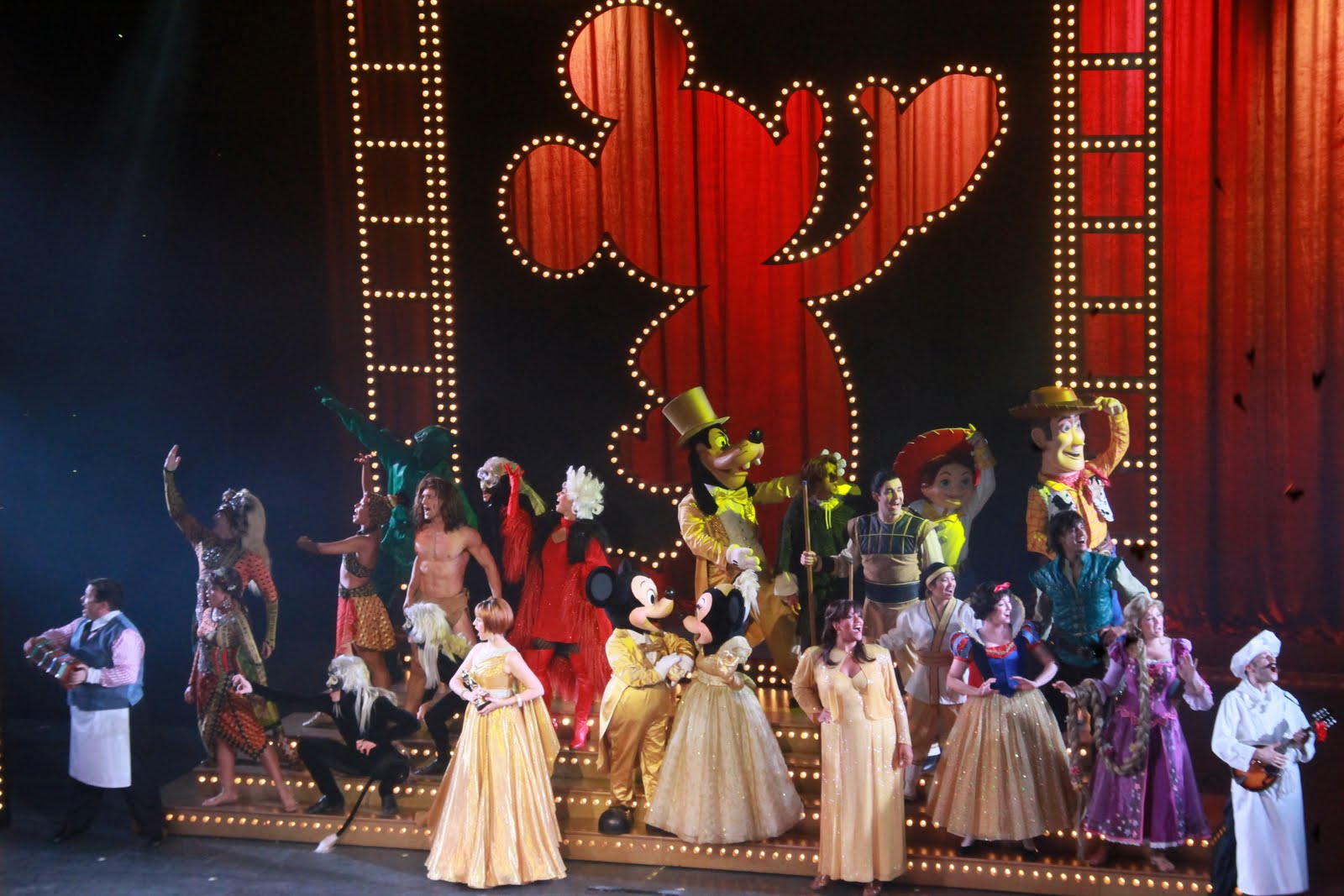 Kaleigh Makes Friends with Mickey Mouse: More Photos of the Golden Mickey's