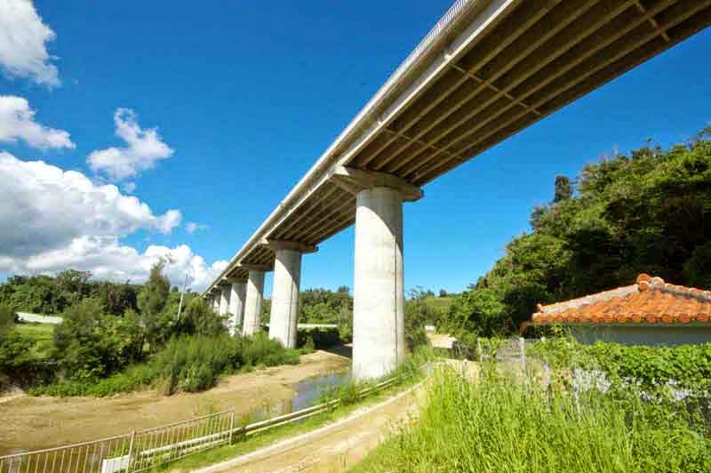 Ryukyu Life: Viewing the Kin Bridge in Okinawa with a Wide Angle Lens