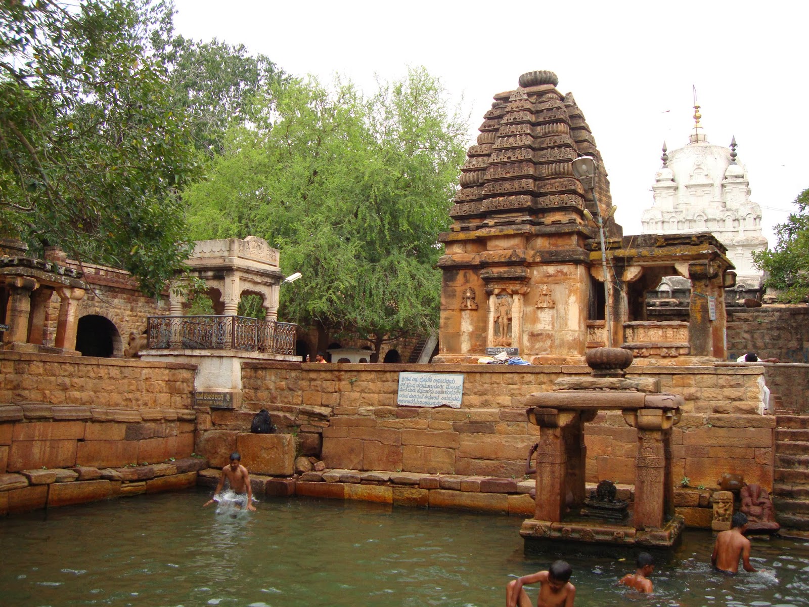 CHALUKYAS: Mahakuta Pillar inscription