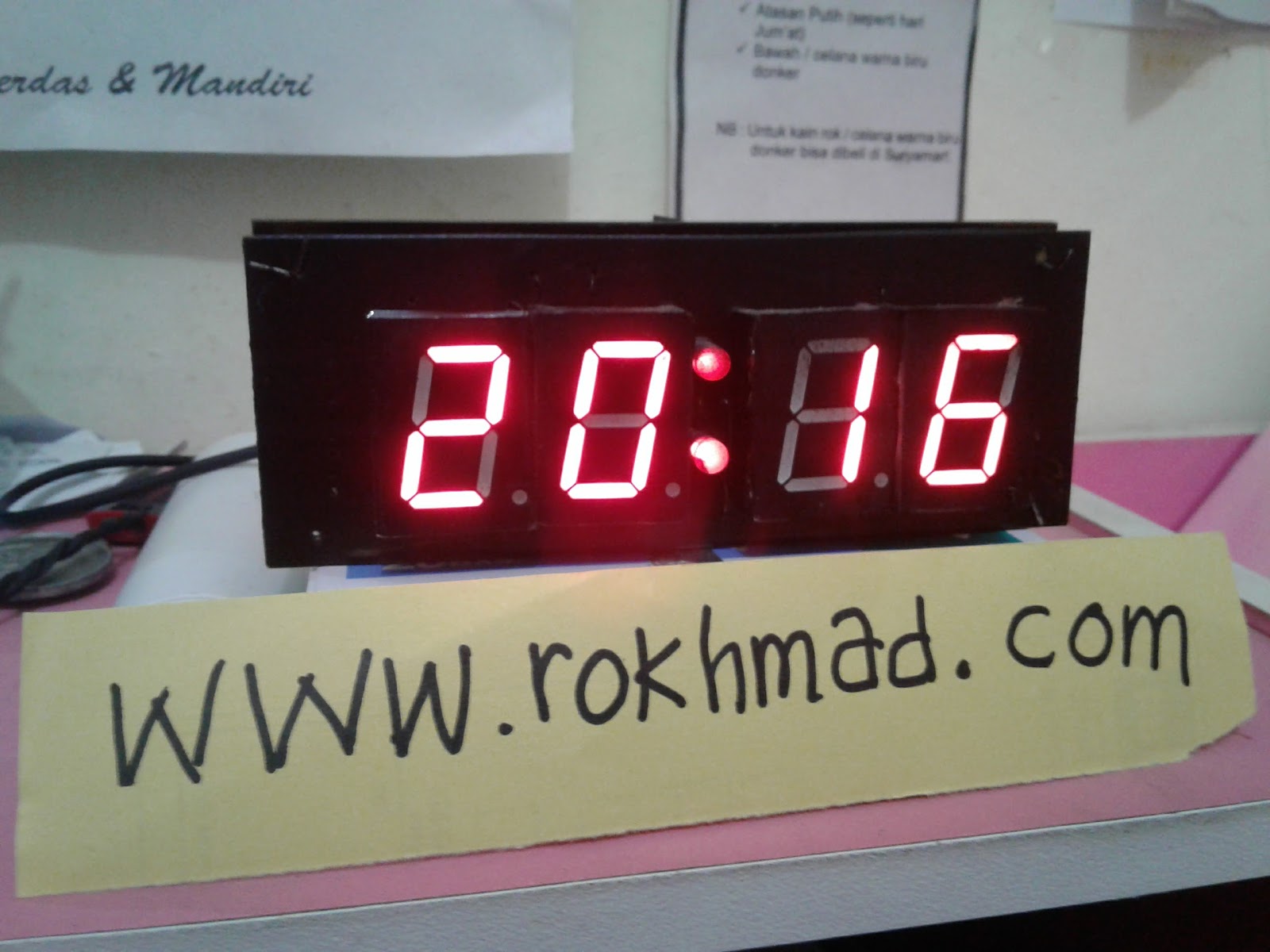 Simple Jam digital dilengkapi dengan Display Suhu dan Kelembaban dengan ...