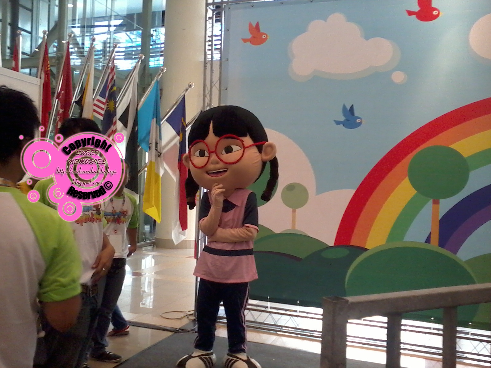 SWEET MEMORIES : Upin & Ipin part 2 - Sesi bergambar